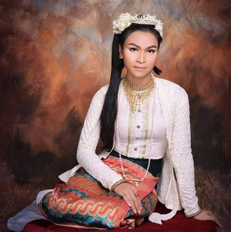 မြတ်တော်ဝင် ဗမာ့နန်းဓလေ့ သိုရင်း၊ထိုင်မသိမ်းဝတ်စုံ ဝန်ဆောင်မှုလုပ်ငန်း