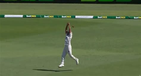 watch khurram shahzad misses easy catch of david warner pakistan messing up in fielding