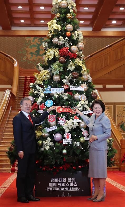 [광화문갤러리] 크리스마스 이브 전세계 트리 다 모아봤다 아주경제