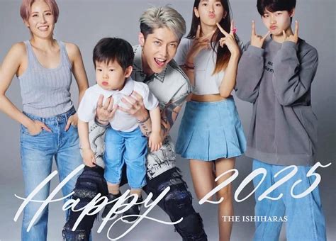 「カッコイイ家族」ギタリストmiyavi、新年顔出しファミリーショット公開に「なんてステキな家族写真」「今年も元気頂きます」の声：「おっ！」で