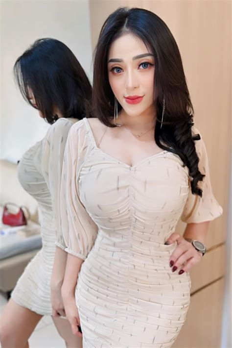 Foto Seksi Kartika Fransiska Model Populer Dzargon