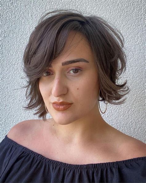 30 Layered Bob Haircuts And Hairstyles — Wave Layered Bob With Bangs