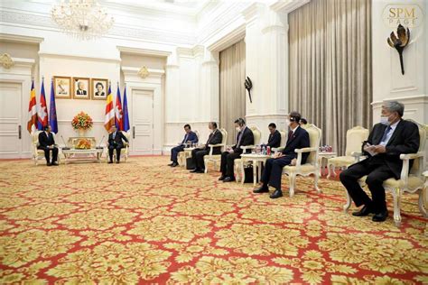 សម្តេចតេជោ ហ៊ុន សែន ទទួលជួបពិភាក្សាការងារជាមួយសមាជិកការិយាល័យបក្ស និងលេខាបក្សក្រុងហូជីមិញ