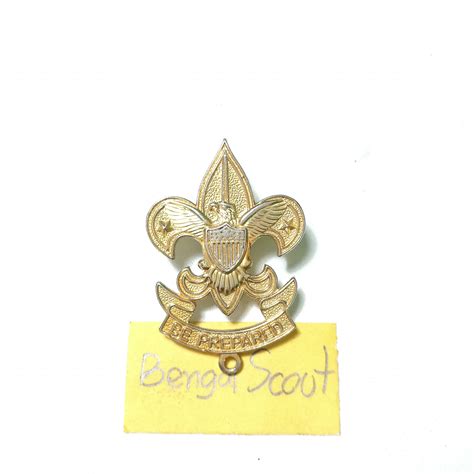 ปิดแล้วครับ หมุด Scouts Bsa First Class Rank ตำหนิลวดที่ห่วงด้านล่าง
