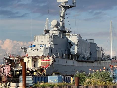 Tarantul 1 Class Corvette Hiddensee Being Scrapped After Being Towed