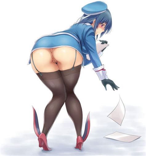 Pantyless Airline Attendant Bending Over Pic