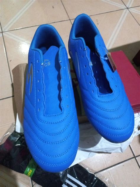 Sepatu Futsal Specs Olah Raga Baju Olahraga Di Carousell
