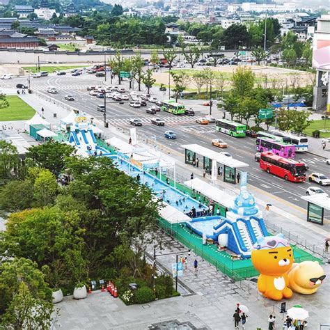 카카오프렌즈 스튜디오 [속보🚨] 라춘듀오 광화문 복귀하다‼️ 여름맞이 태닝 라춘으로 변신☀️ 대왕 라이언and춘식이와 함께 사진찍고 라춘도 쬬비치에서 시원한 물놀이