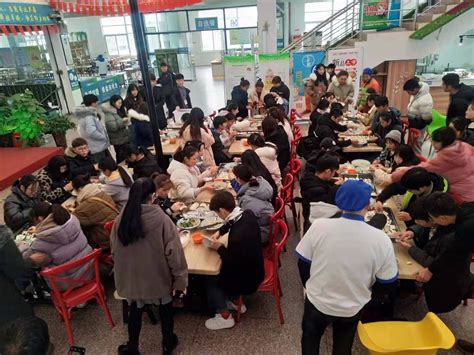 池州学院二食堂组织学生开展迎冬至包饺子活动 后勤管理与基建处