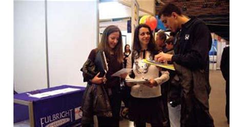 700 000 отпуска американският конгрес за стипендии на наши студенти