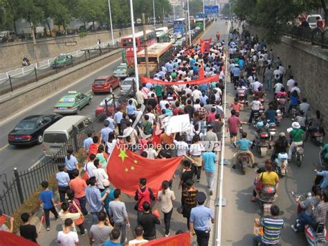 郑州举行“九•一八”抗议日本政府“购买”中国钓鱼岛示威游行活动 人民图片网