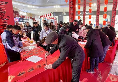 滁州市保险业举办“翰墨飘香迎新春 辰龙送瑞庆佳节”送春联活动 滁州保险网cn