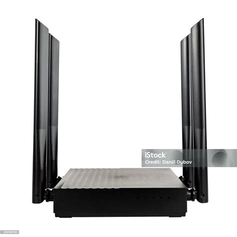 가정과 사무실의 인터넷 연결 및 전송을 위한 안테나가 있는 무선 Wifi 라우터는 흰색 배경에 격리되어 있습니다 0명에 대한