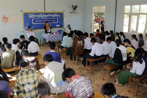 အထက ခွဲ လွယ်ယင်း တွင် လူငယ်ရေးရာအသိပညာပေးဟောပြောပွဲနှင့် နံရံကပ်စာစောင်ပြပွဲ ကျင်းပ