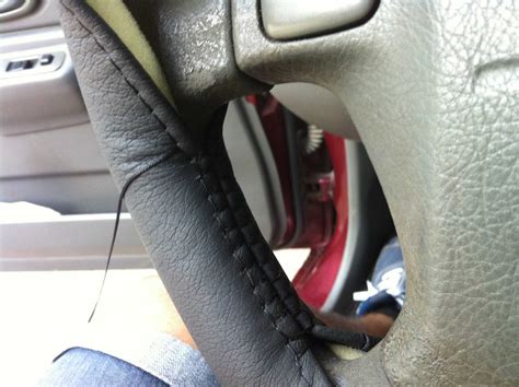 מדריך לתיקון כיסוי הפלסטיקגומי שעוטף את ההגהתפירת כיסוי עור