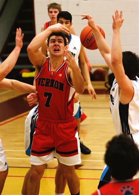 무료 이미지 스포츠 놀이 남성 어린 운동 동작 플레이어 캐나다 사람 공 제복 표현 법정 육상 경기 선수 패스 웃긴 얼굴 경쟁자 볼 게임