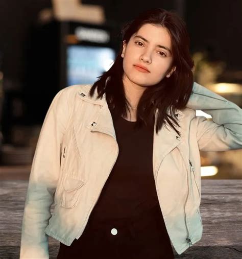 Ladki Ki Photo Images Pics Wallpaper Dp