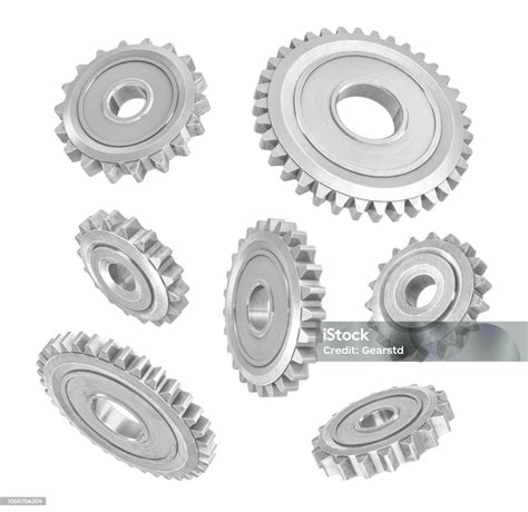 여러 금속 평 기어는 흰색 바탕에 다양 한 각도에 매달려의 3d 렌더링 기어 기계 부분에 대한 스톡 사진 및 기타 이미지 기어 기계 부분 3차원 형태 디지털 생성