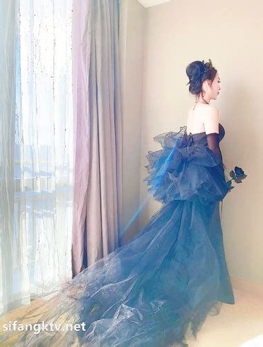 極品母狗騷少婦，情趣制服自慰，3p大混戰被炮友各種無套猛干