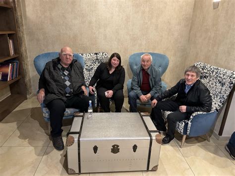 ОГРОМНО УВАЖЕНИЕ Легендата Валентин Йорданов на крака при Станка Златева във Варна СНИМКИ