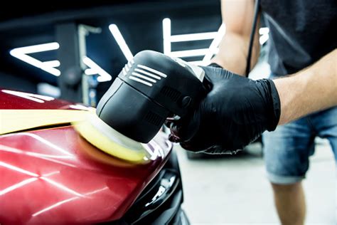 자동차 서비스 작업자는 궤도 연마기로 자동차 세부 사항을 연마합니다 고용과 노동에 대한 스톡 사진 및 기타 이미지 고용과 노동 교통수단 긁힌 Istock