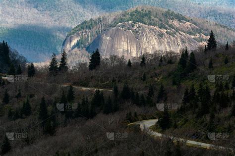 蓝脊公园大道和Looking Glass Rock