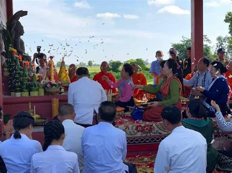 ពិធី សម្ពោធ ឆ្លង ស្តូប ព្រះ ពុទ្ធរូប និង អភិសេកព្រះ ទួលប្រាសាទ ដង