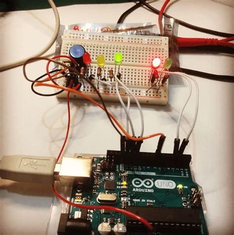 simulando um semÁforo de trÂnsito de carros e pedestres com arduino