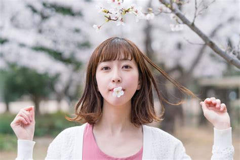 「咥える」の写真素材 3708件の無料イラスト画像 Adobe Stock