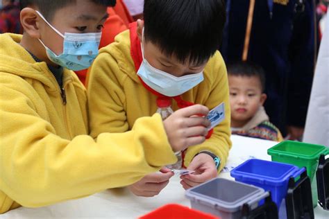 重庆市沙坪坝区开展垃圾分类“八进”主题活动 搜狐大视野 搜狐新闻