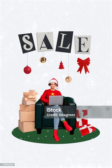 수직 콜라주 크리 에이 티브 일러스트 레이 션 행복 즐길 예쁜 소녀 앉아 의자 인터넷 온라인 주문 스택 상자 크리스마스 새해 휴일 준비 12월에 대한 스톡 사진 및 기타