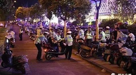 桐乡交警重拳出击 整治新城吾悦广场周边交通秩序