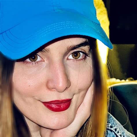 زیبایی واقعی غزاله اکرمی بازیگر خارج از سریال سوجان متفاوت از صدا