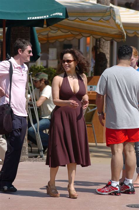 Download Rosie Perez Walking Miami Beach Wallpaper