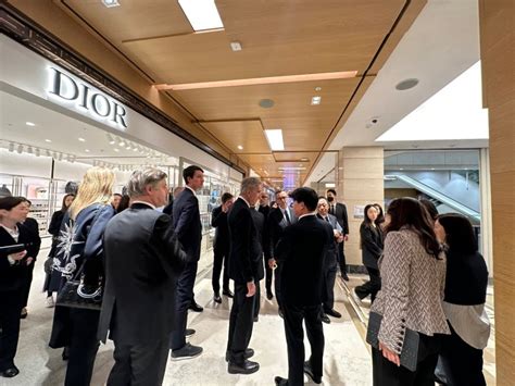 아르노 회장 신세계 강남서 非lvmh 계열 고야드 둘러본 이유 파이낸셜뉴스