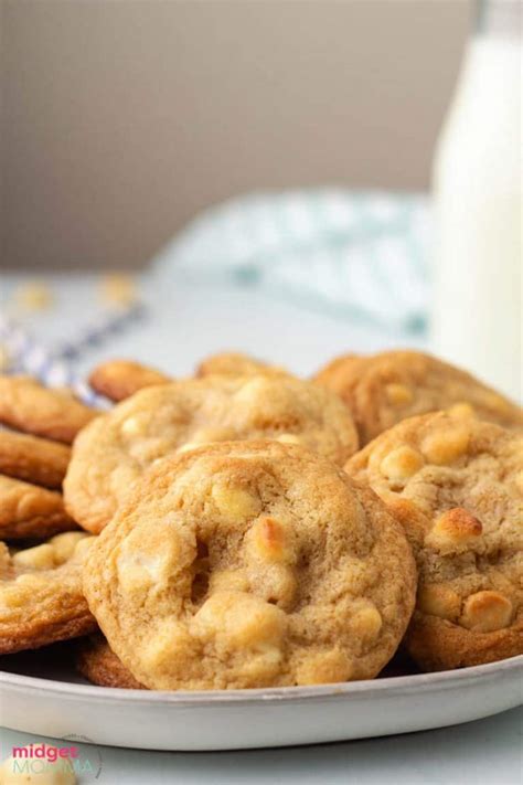White Chocolate Macadamia Nut Cookies • Midgetmomma