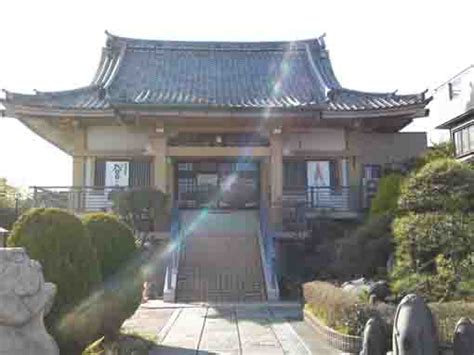 長島山善徳寺可愛らしい石仏や石像が迎えてくれる葛西の古刹