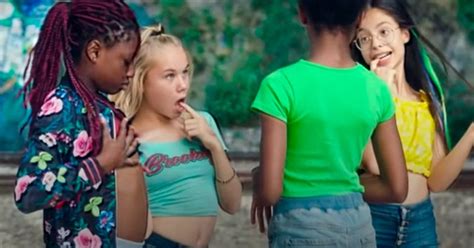 Cuties La Película Que Metió A Netflix En Problemas Por Sexualizar