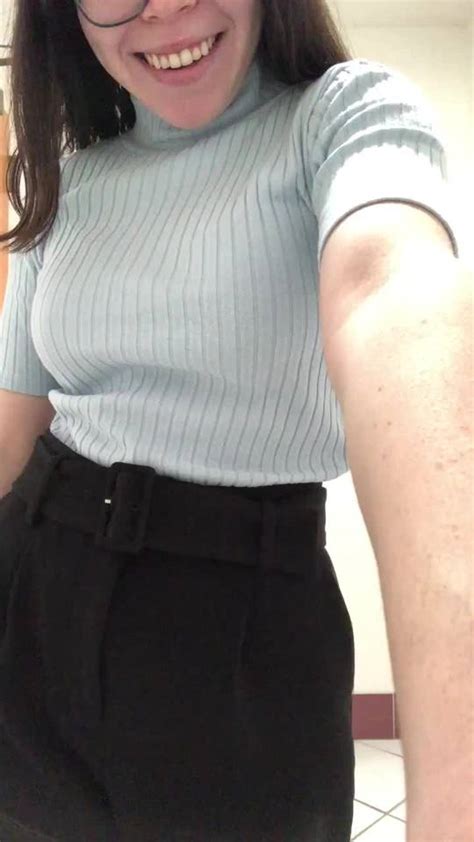 F Happiest When Flashing Scrolller
