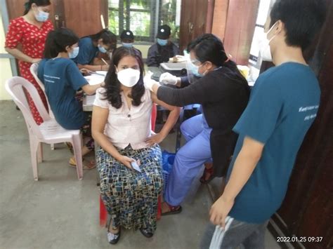 လသာမြို့နယ်တွင် အသက် ၁၈ နှစ်နှင့်အထက် ပြည်သူများအား ကိုဗစ် ၁၉ ရောဂါ ကာကွယ်ဆေးထိုးနှံ ပေး