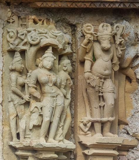 La Piedra Talló Alivio De Bas Erótico En Templo Hindú En Khajuraho La India Foto De Archivo