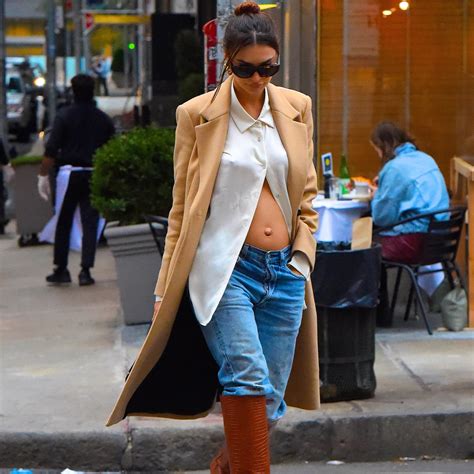 12 Of Emily Ratajkowskis Best Maternity Style Moments Ps Fashion