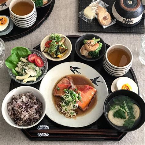 20171024 Tue 【金目鯛の煮付け定食】 ・金目鯛の煮付け ・マカロニサラダ ・茄子とパプリカの南蛮炒め ・海老と