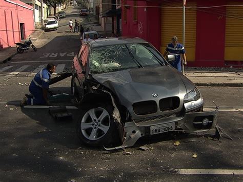 G1 Bmw Atinge Poste Na Av Pedro Ii Na Região Noroeste De Belo