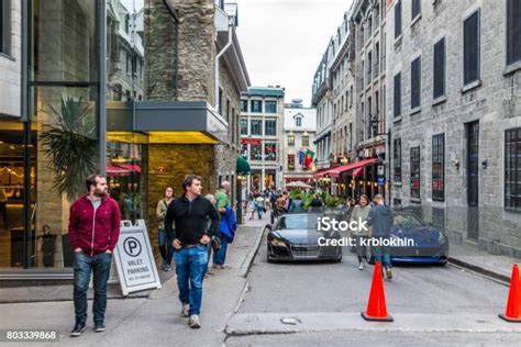 퀘벡 지역에에서 외부 레스토랑 저녁 거리를 산책 하는 사람들과 오래 된 타운 지역 25 센트에 대한 스톡 사진 및 기타 이미지 25 센트 Audi Cartier