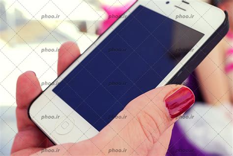 عکس گوشی در دست با صفحه خاموش عکس با کیفیت و تصاویر استوک حرفه ای