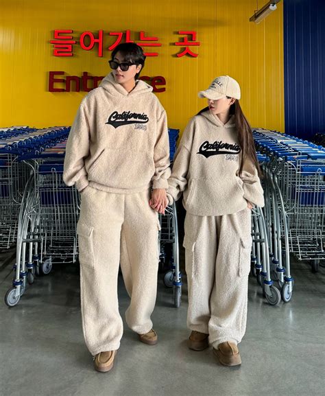 엄라이브 3컬러 양털 뽀글이세트가능 도톰 남녀공용 양털 후드 후리스 오버핏 레터링 후드티 카고 뽀글이 와이드 팬츠 겨울 커플 커플룩 강추 꾸안꾸 캠핑 데이트룩 시밀러룩