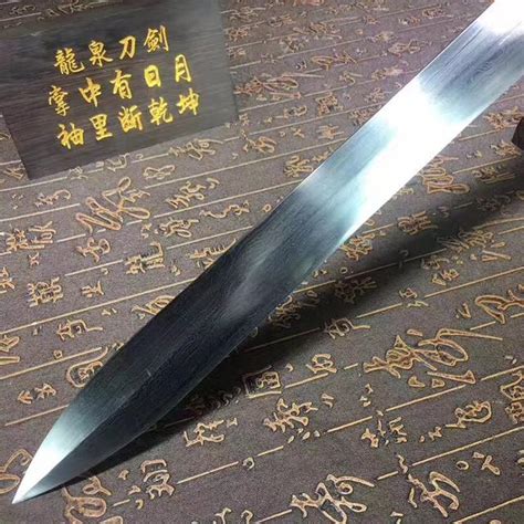 狩獵者全長55cm刃長38cm寬4 0刃厚0 7cm花紋鋼材質 每日頭條