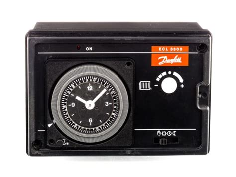 Cheap Danfoss Ecl3300 With Analogue Clock € 42620