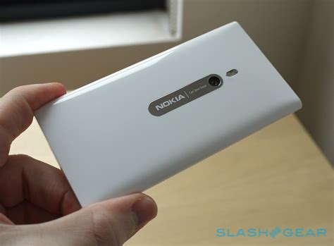 Nokia Lumia 800 White Official Hands On
